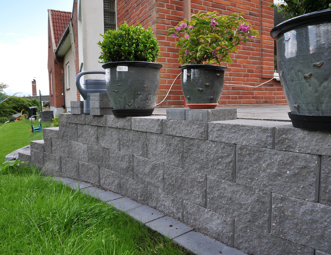 Garden Wall antracit rak | Handla hos Flisby