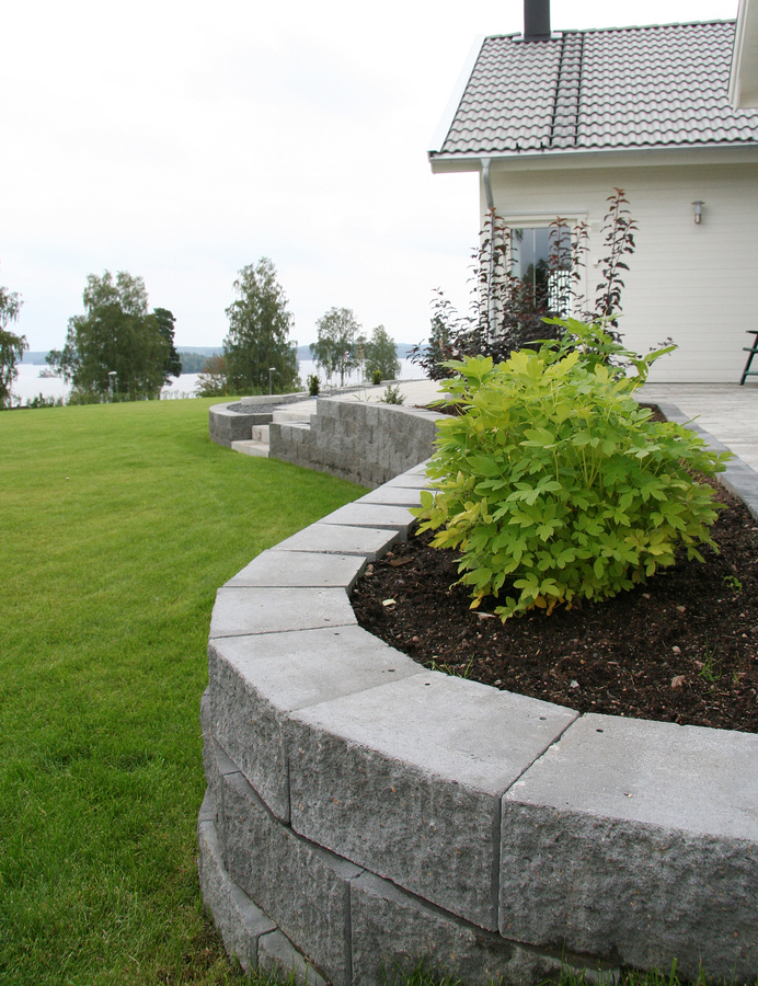 Garden Wall antracit rak | Handla hos Flisby