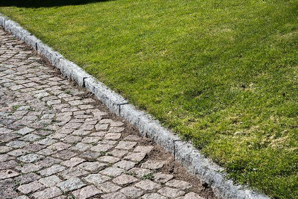 Granit grå kantsten RV2 portugisisk | Handla hos Flisby