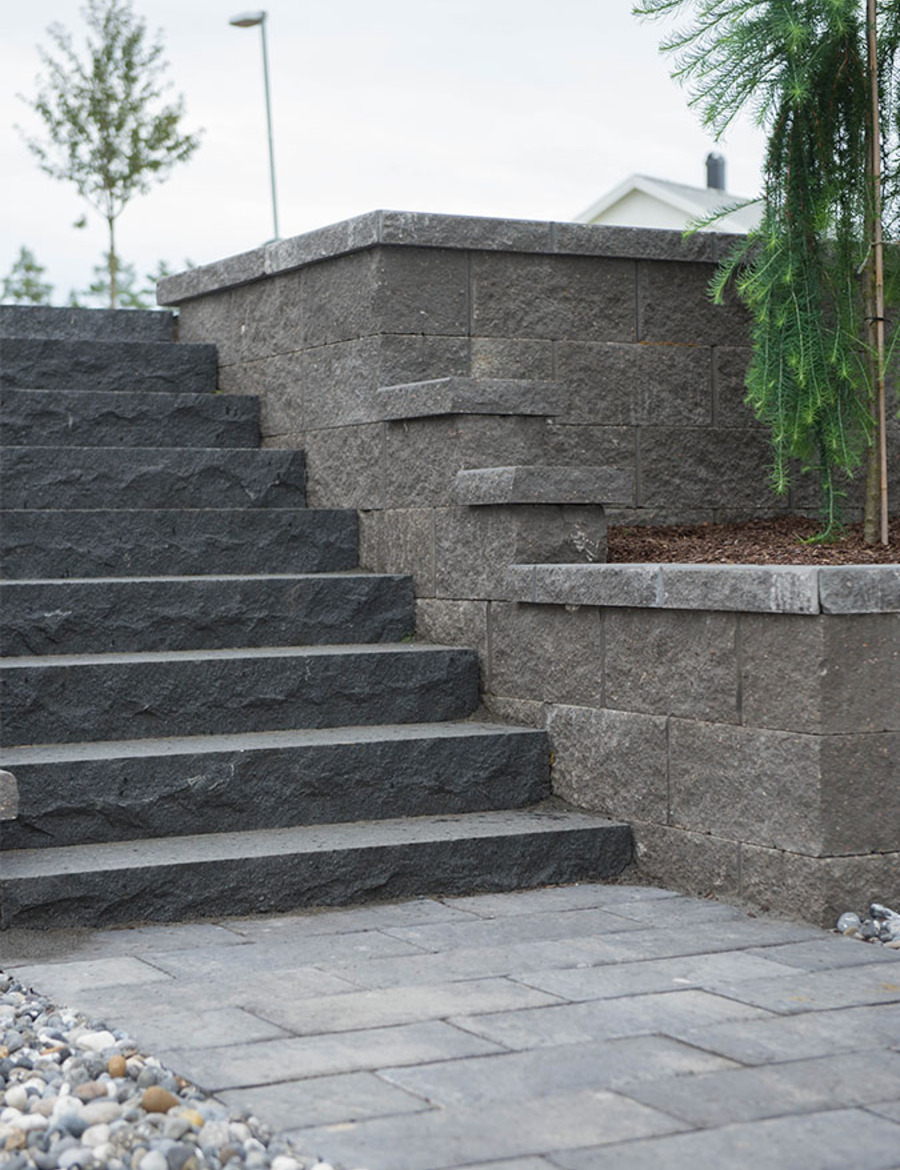 Trappblock granit antracit nivå